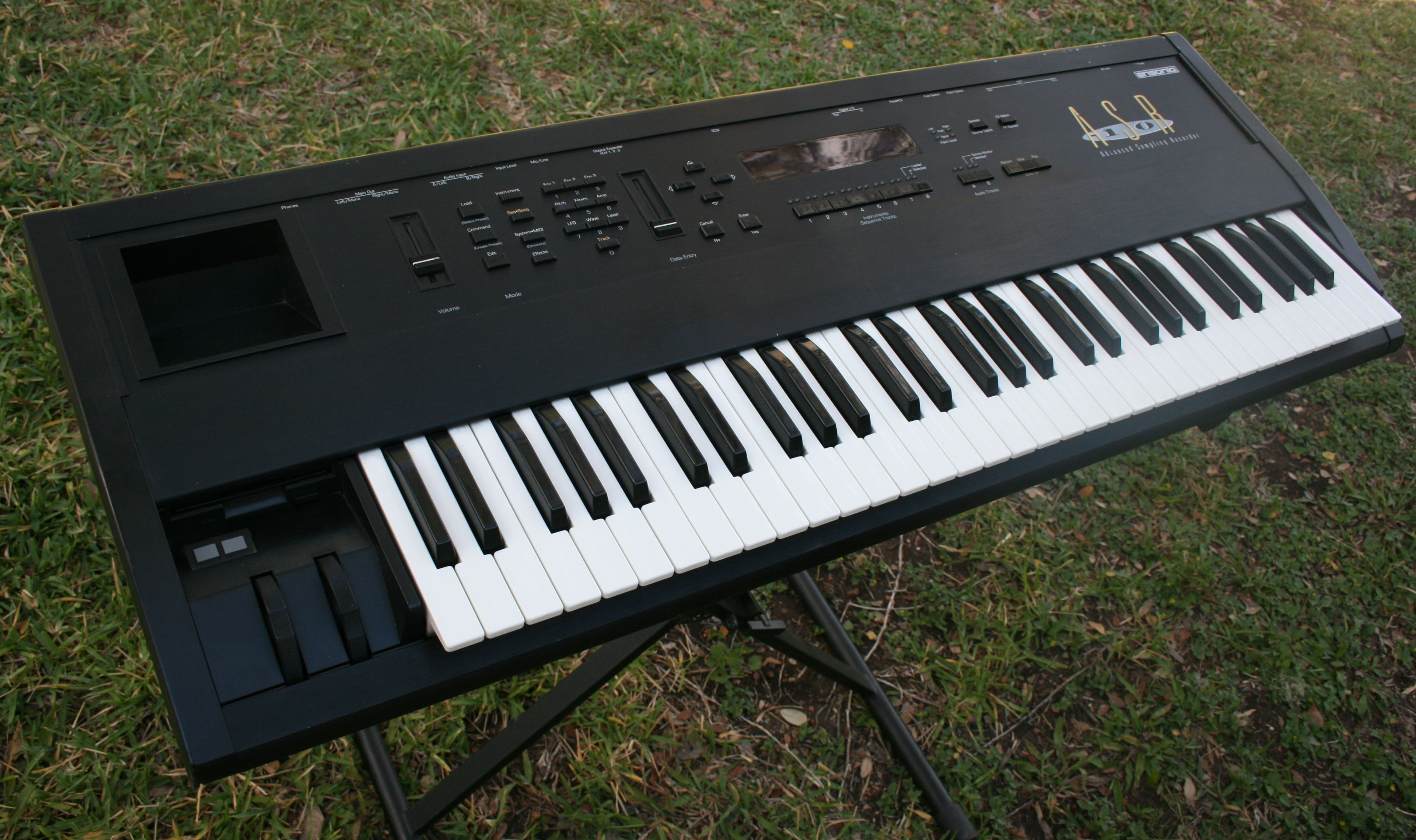 Ensoniq ASR-10 keyboard photo gallery - Syntaur