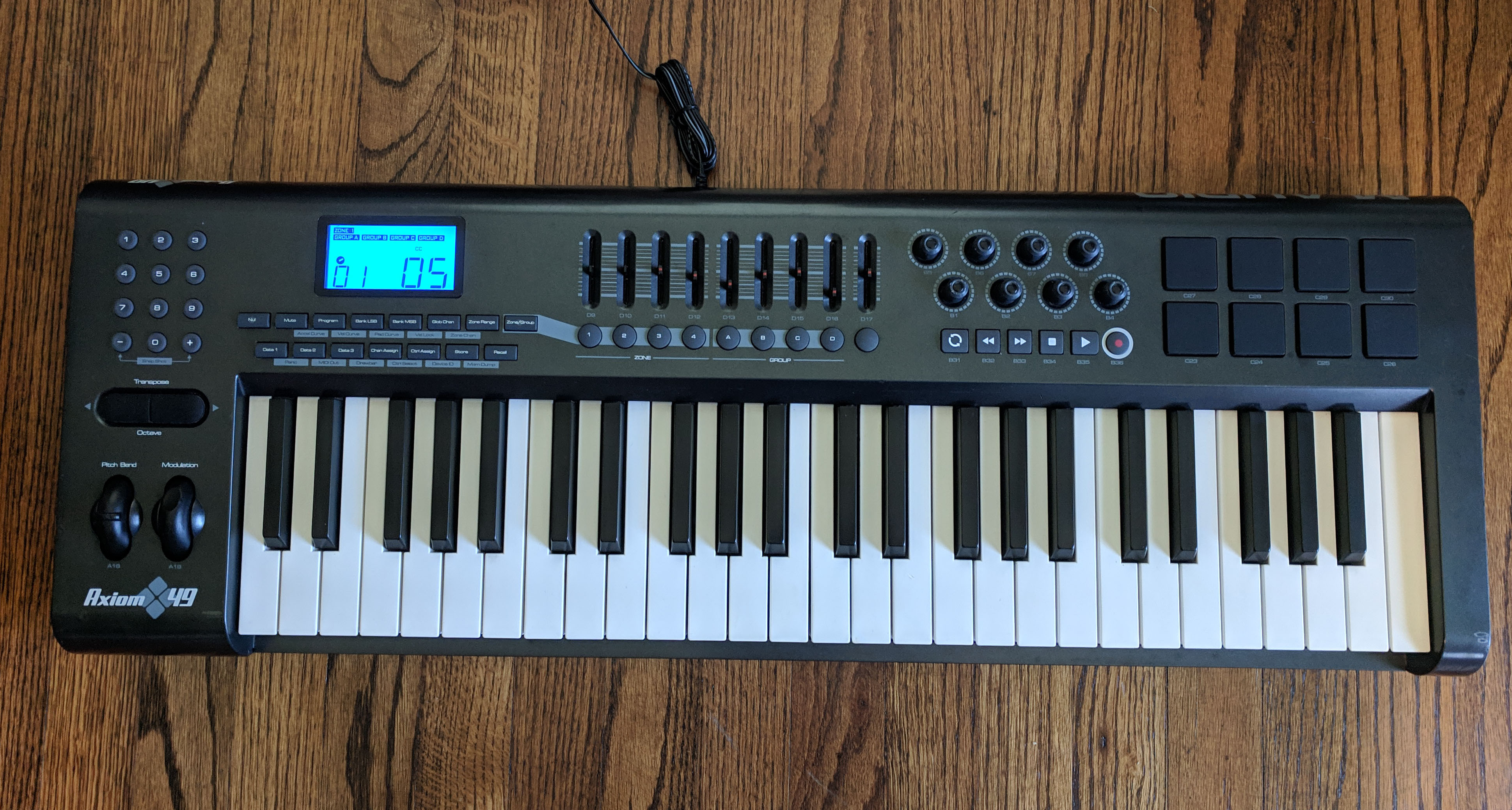 M-Audio Axiom 49 photo gallery - Syntaur