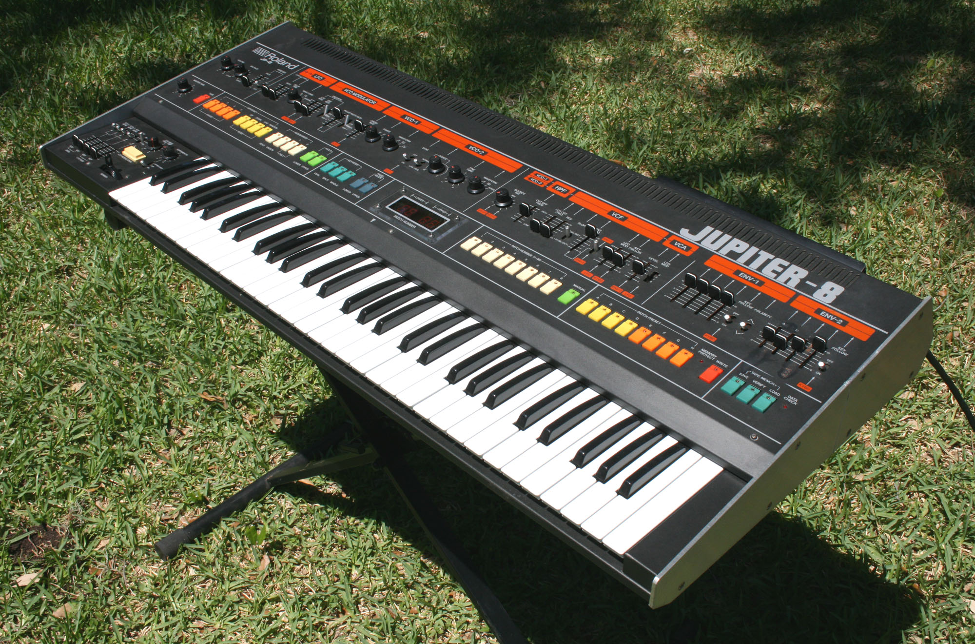 Roland Jupiter 8 photo gallery - Syntaur