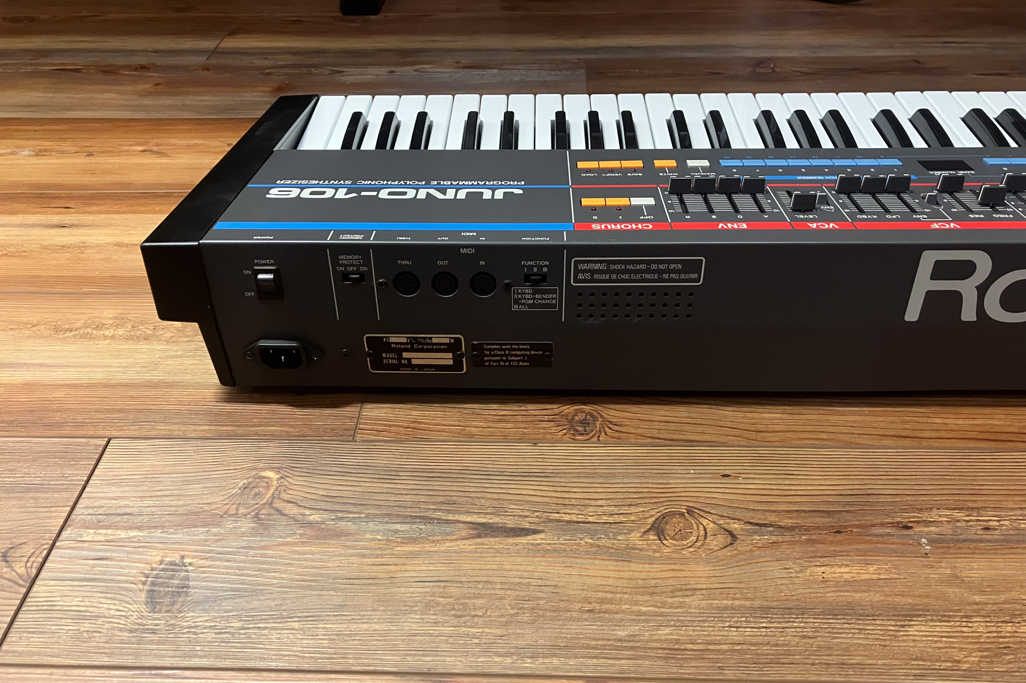 Roland Juno-106 - Syntaur